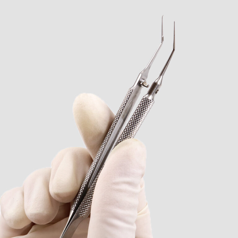 Using Stainless Utrata Capsulorhexis Forceps Effectively